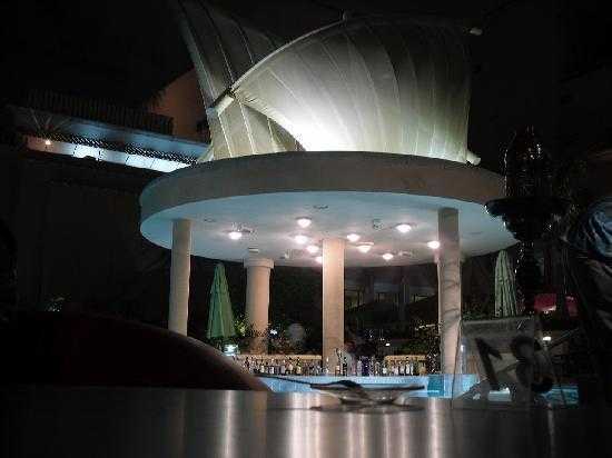 Pool Bar: Waterfront Lounging – Cairo 360 Guide to Cairo, Egypt